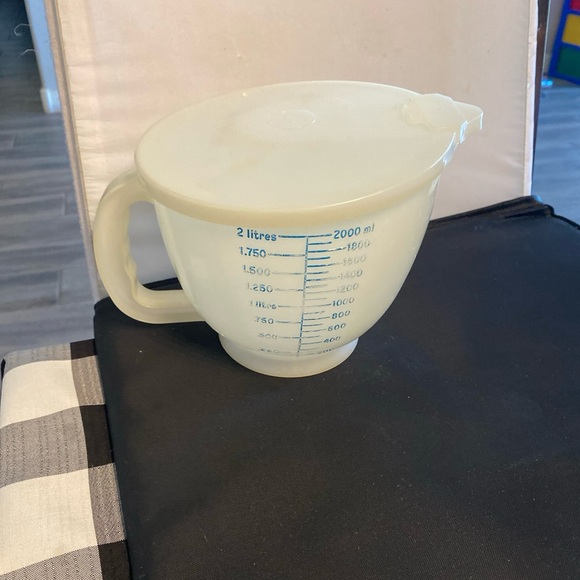 Tupperware | Kitchen | Tupperware Mix And Pour | Poshmark